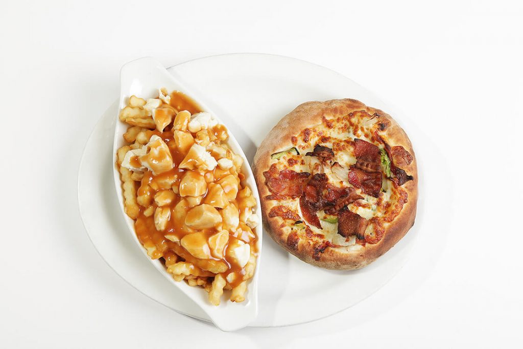 Pizza poutine - Resto-Bar Le Cinquante-cinq